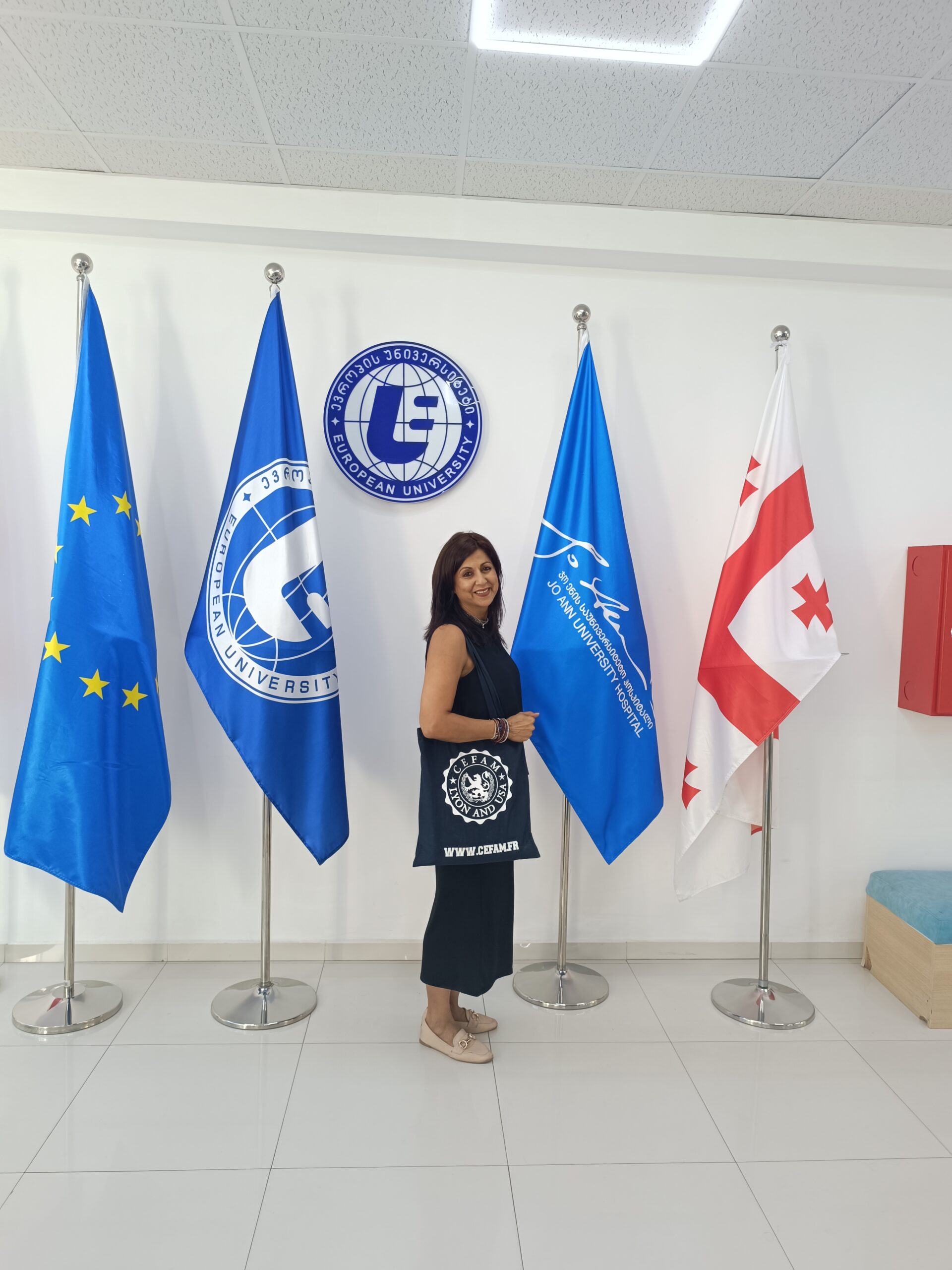 Ruchi Anand donne une conférence à l’Université Européenne de Géorgie ...